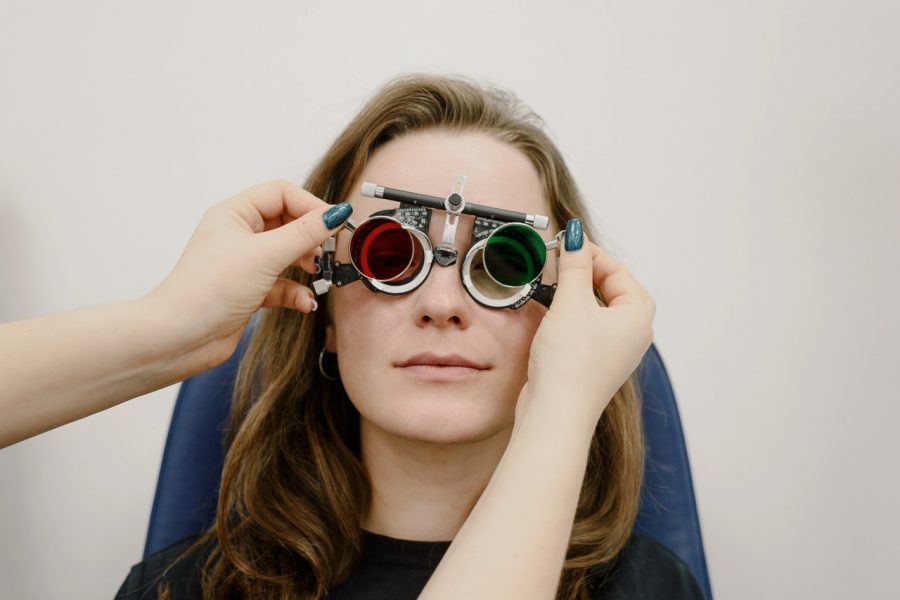 Red Light Therapy Improves Vision and Promotes Eye Health | Longevity